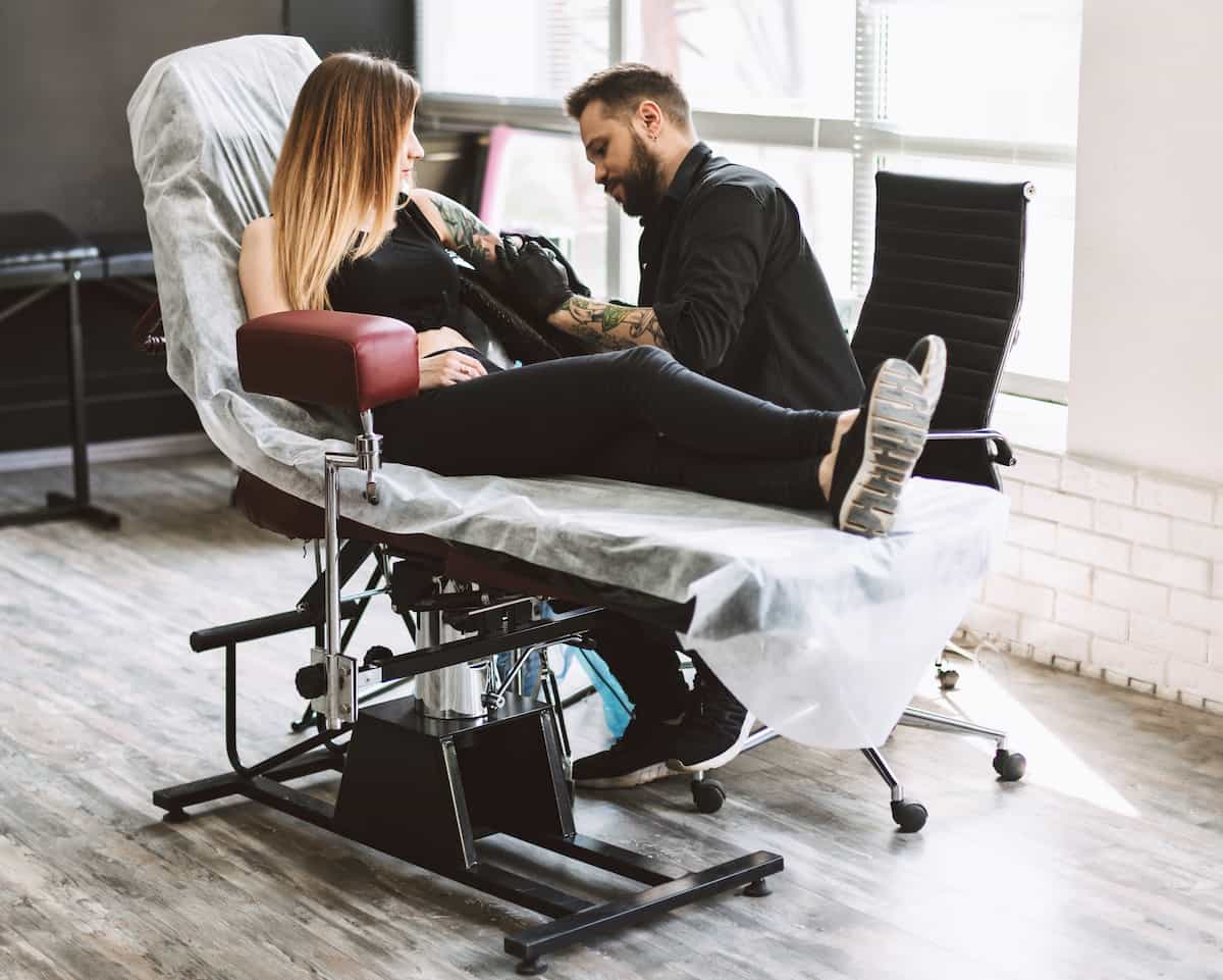 Ink in Comfort: The 5 Best Tattoo Artist Chairs - Inkspired Magazine